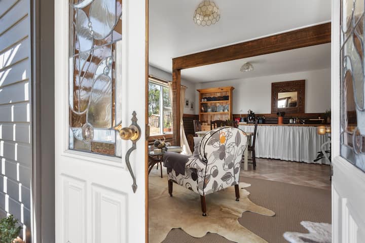 Brush Hollow Bush Retreat & Continental Breakfast - Launceston