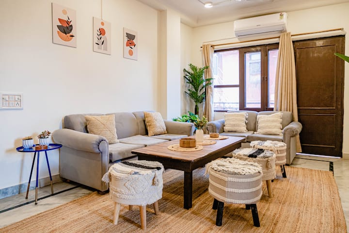 2bhk Jewel By Hauz Khas Fort - Delhi