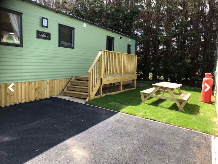 Appleblossom Lodge, Lido Park -