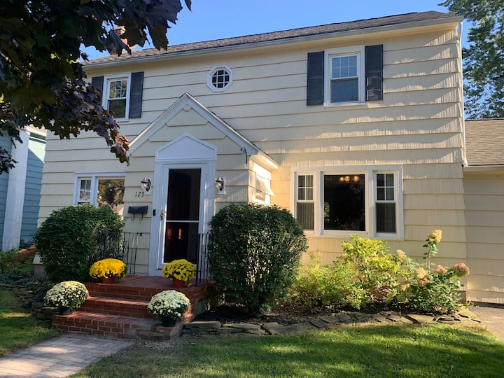 Charming Canandaigua Home W/yard - Canandaigua, NY