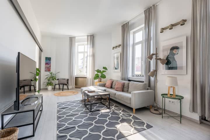 Quaint And Cozy 2-br Home In The City Center - Węgry