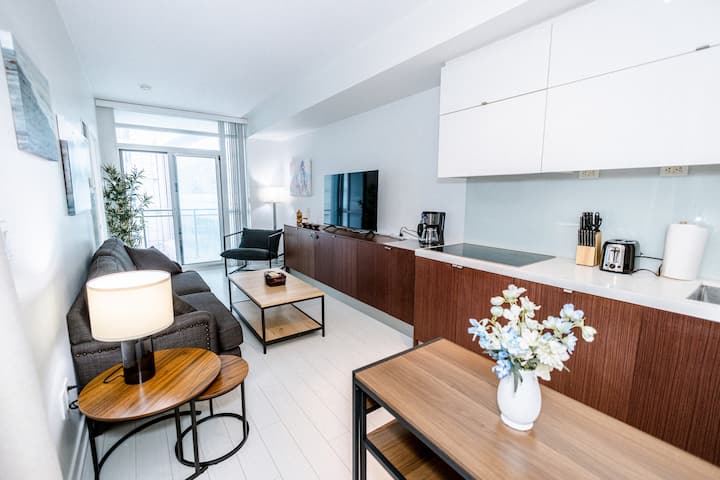 Modern Condo In Downtown Toronto With Free Parking - Toronto