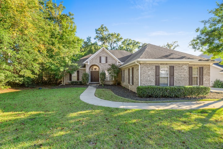 Smart Home Near Fsu, Big Backyard, Family Friendly - Tallahassee, FL