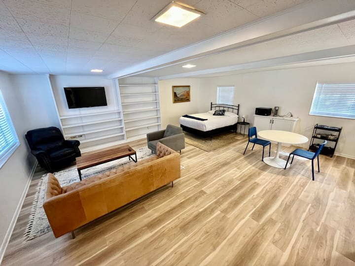 Large Luxury Studio Apt.- Close 2 Cool Restaurants - Tampa, FL