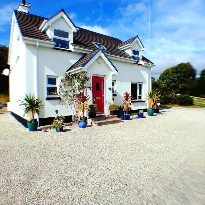 Beautiful Home Overlooking The Sea - County Donegal