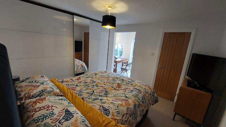 Modern Comfortable En-suite Room. - Taunton
