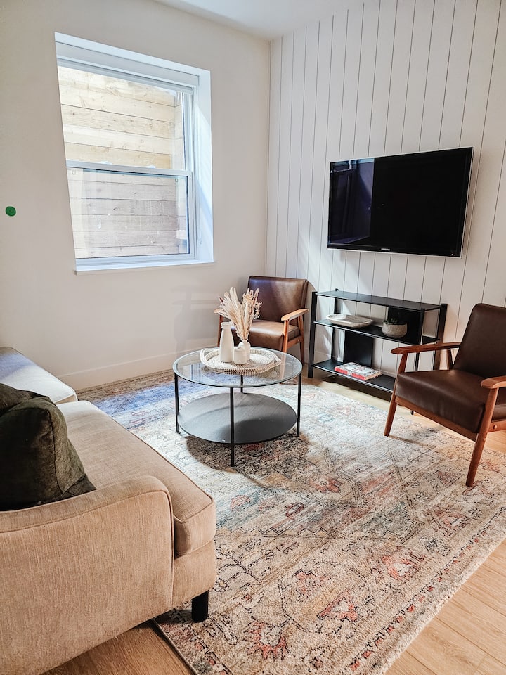 Brand New Suite Minutes To Dt - North Vancouver