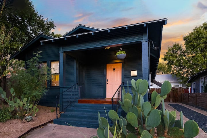 Blue Bungalow At The Pearl, River Walk, Downtown - San Antonio, TX