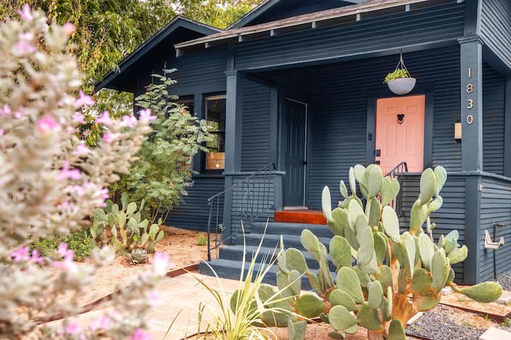 Blue Bungalow At The Pearl, River Walk, Downtown - San Antonio, TX