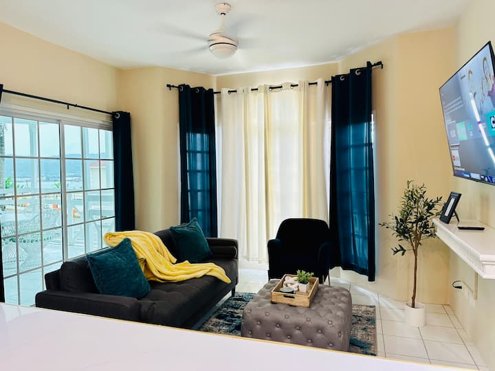 Falcon Oceanview-secure- Free Airport Pickup-gated - Montego Bay