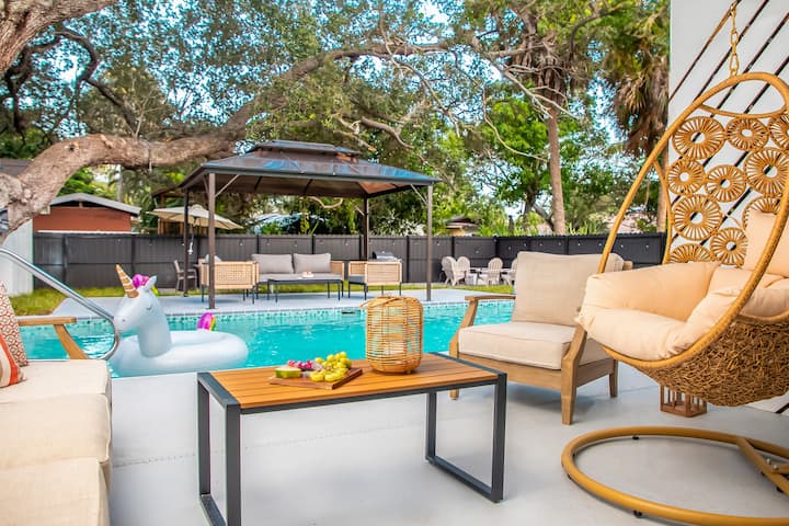 Heated Pool * *Villa Mykonos* * 2miles To Downtown - Naples, FL