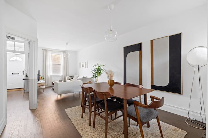 Charming 3br House In Downtown With Parking - Toronto, ON