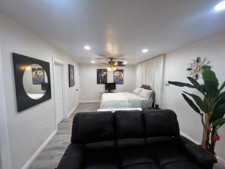 The Grapefruit Suite. - Bakersfield, CA