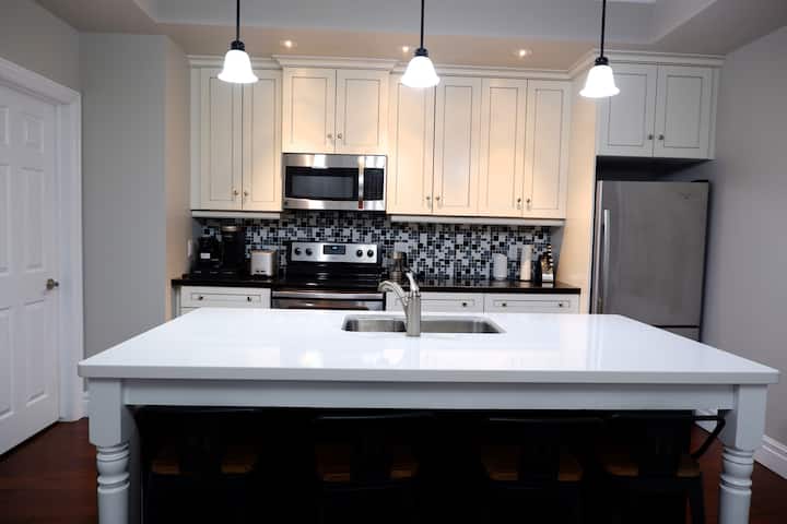 Central London - Modern & Comfy - London, Ontario