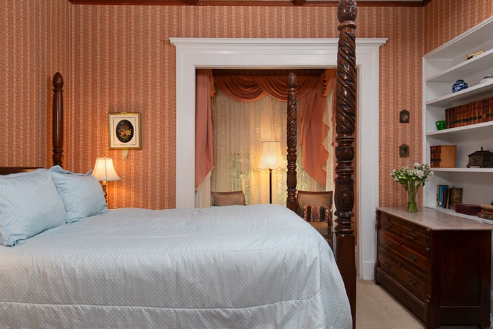 Dr. Samuel Beale Room - Sandwich, MA