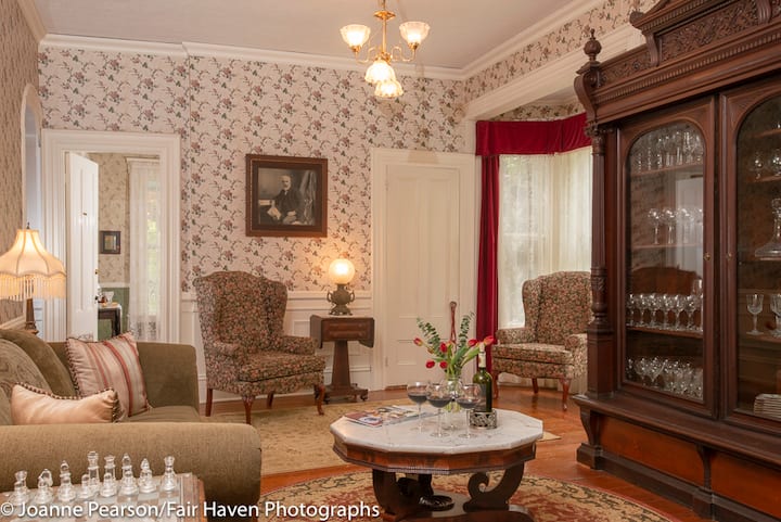 Dr. Lombard Jones Room - Sandwich, MA