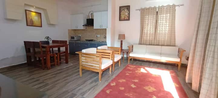 Cozy 1bhk With Lawn In Sec39 Near Golfcourse Metro - Noida