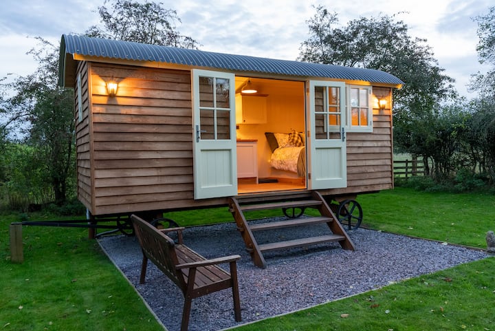 Equestrian Farm Shepherd Hut. - Bridgnorth