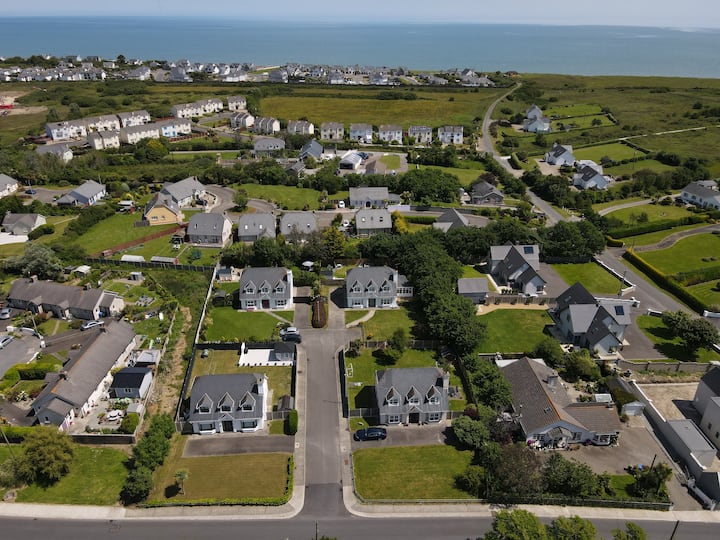 Beautiful 4 Bed House 3 Minutes From The Beach - Rosslare