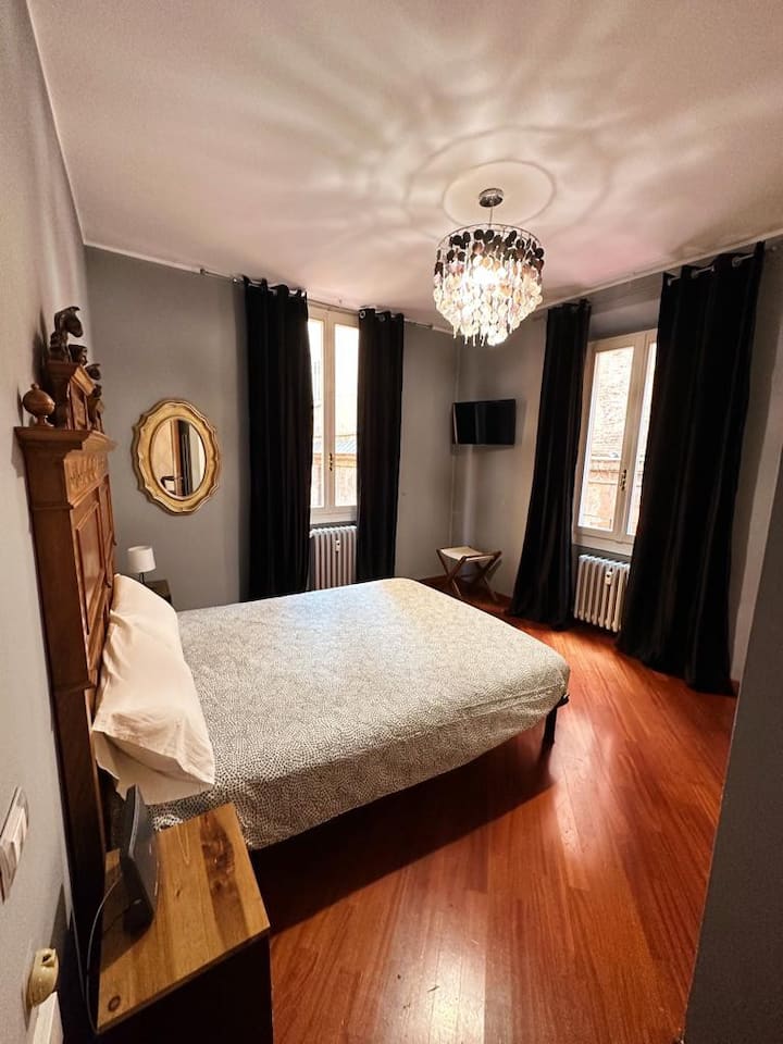 Appartamento In Pieno Centro - Bolonya