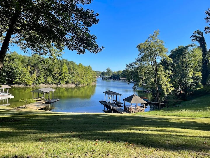 Sanook Lakehouse: Central, Wifi - Moneta, VA