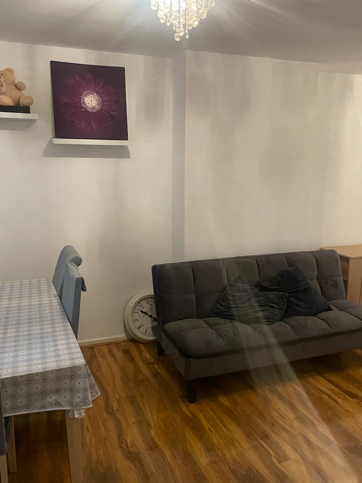 2 Bedroom House With Living Room - Hull