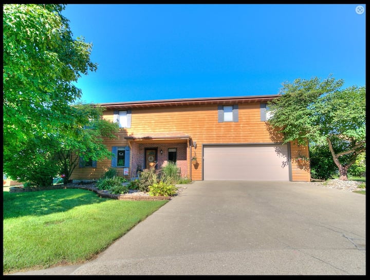 Lots Of Room Close To Action In Ames! - Iowa State University, Ames