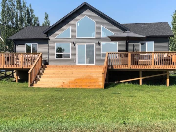 Lake Front Cottage In Gimli On The Golf Course - Gimli
