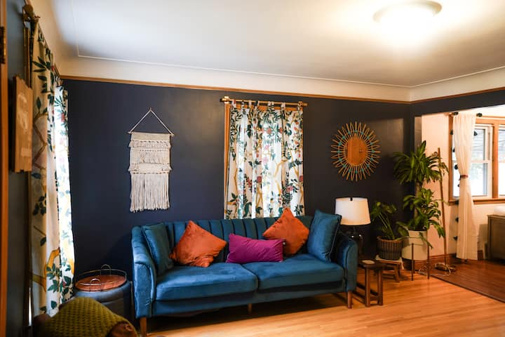 Cosy Nest Welcomes Pets. No Guest Service Fee! - Minneapolis