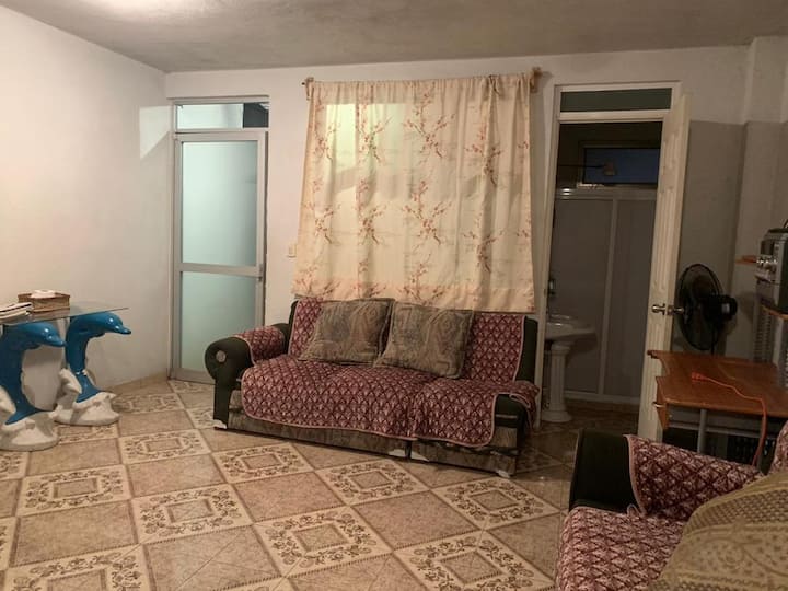 Cómoda Habitación En Amplio Departamento - Uruapan