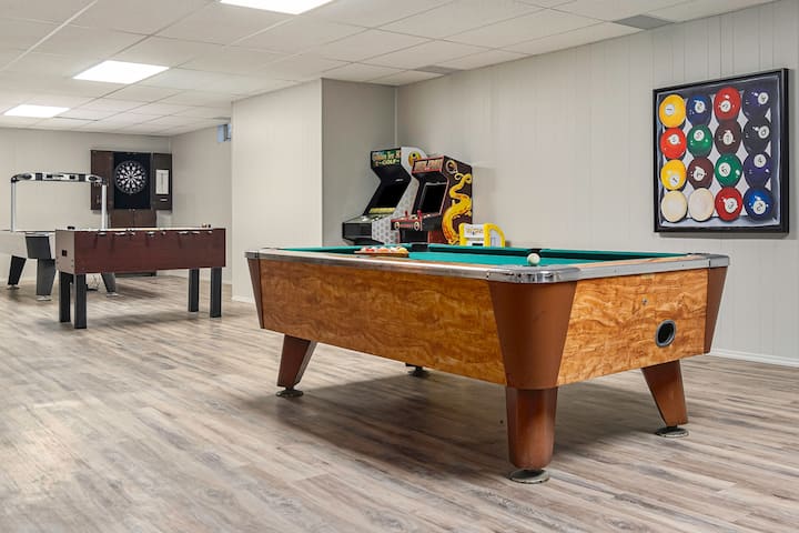 Majestic Views! Funamenities & Best For Huge Group - Council Bluffs, IA