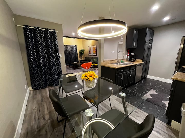 Luxe Suite 2b/2b Close To Strip! - Las Vegas, NV