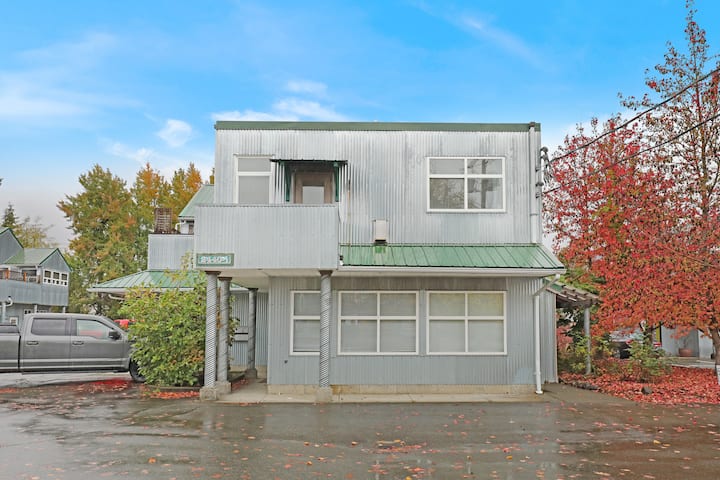 Tin Town Tranquility - Comox