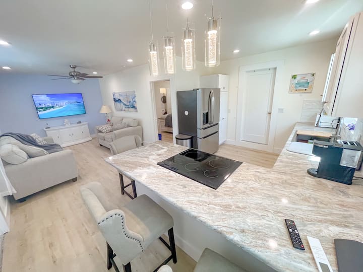 Charming Beach Cottage - Fort Myers Beach, FL