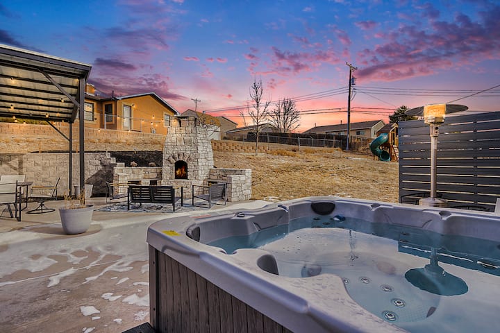 Huge/gorgeous/hot Tub/perfect Location/views! - Colorado Springs, CO