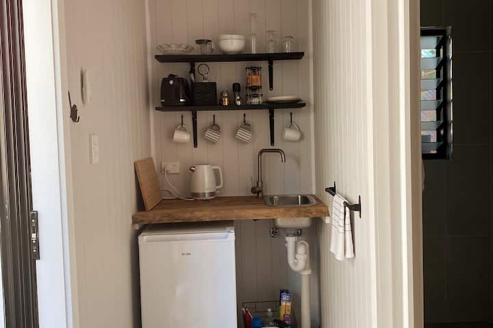Studio Room-own Entrance & Bathroom - Kitchenette - Brunswick Heads
