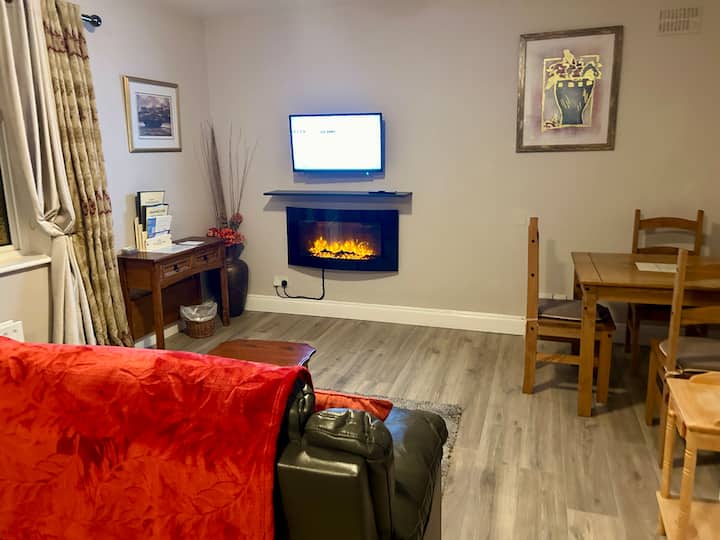 Taney - One Bedroom Apt. @Buttermilk Lodge 2/3 Pax - Clifden