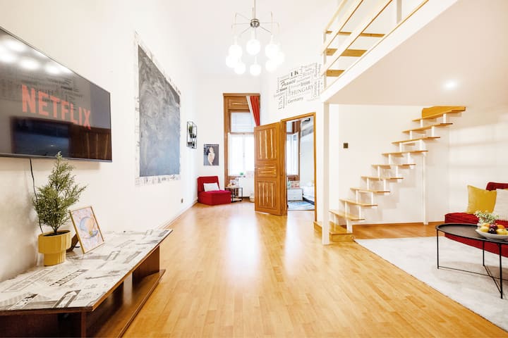 Secluded Spacious Oasis-best Location In Downtown - Węgry