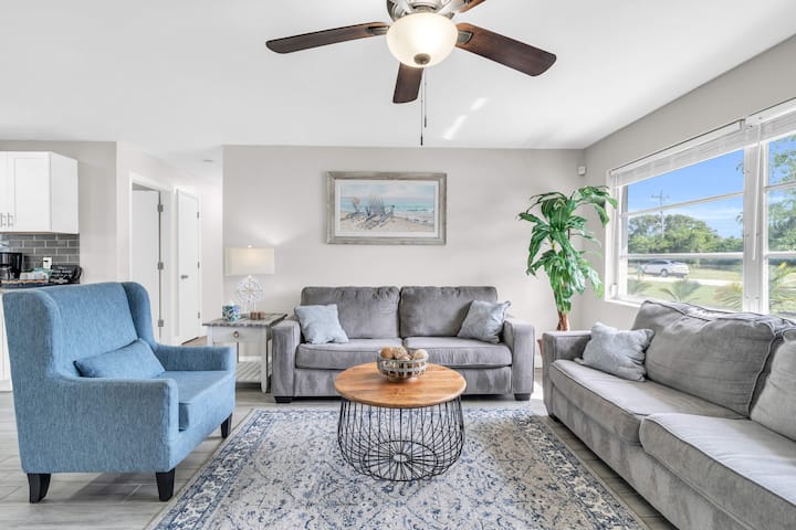 Sunny Cape Coral Escape, Warmth Awaits! - Cape Coral, FL