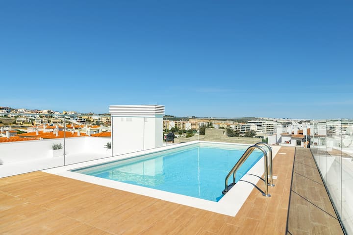 Brand New! Luxury Apartment W/ Rooftop Pool - Lagos