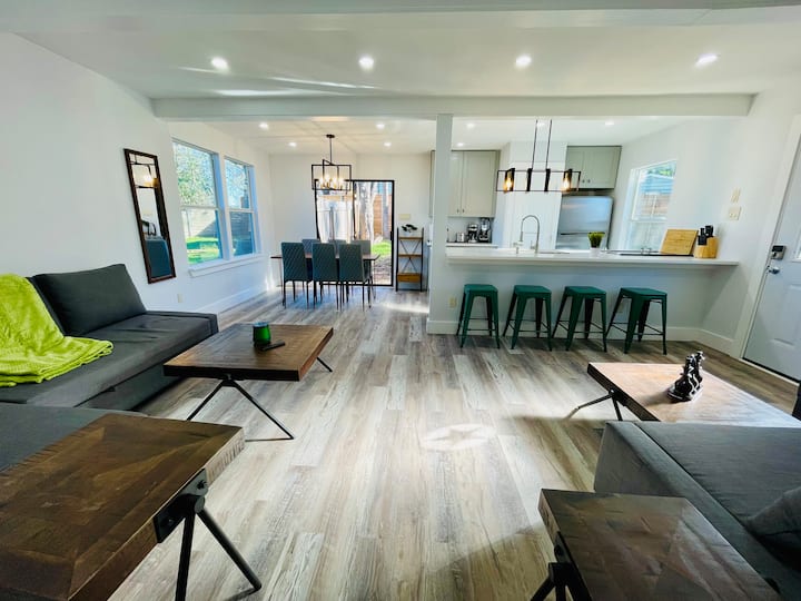Modern 1x1 Apt Near Downtown - Austin, TX