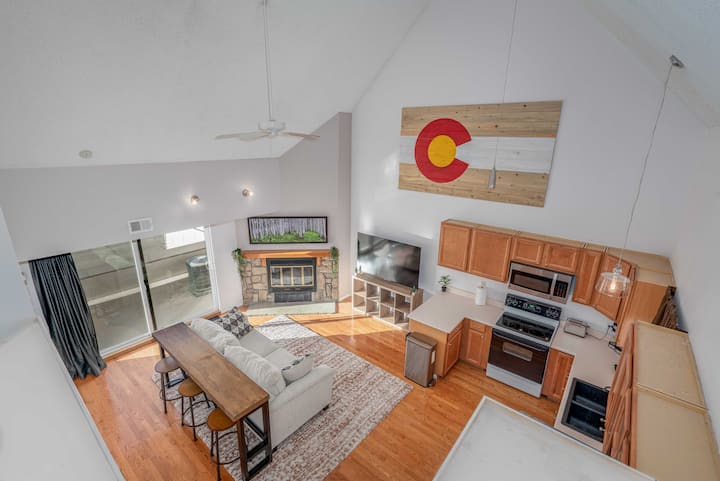 Condo Loft With Mountain View - Lakewood, CO