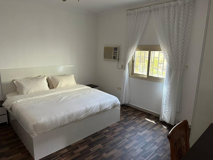 4- Spacious Sleeps 7 Apartment With Pvt Parking - Medina