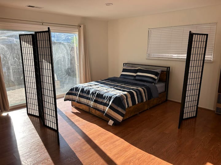 Pet Friendly Studio, Private Access & Kitchen - Hayward, CA