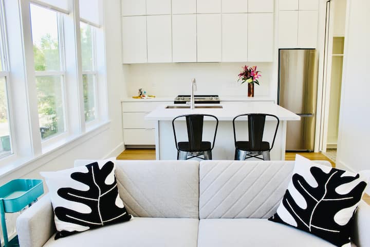 New! Heights Hideaway, Full Apt, Central, +Parking - Houston, TX