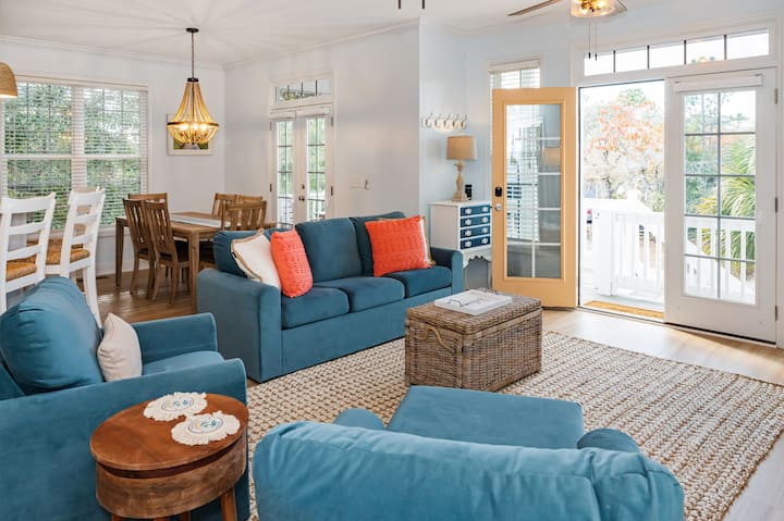 Tranquil Haven, Relaxing Outdoor Space & Hot Tub - Oak Island, NC