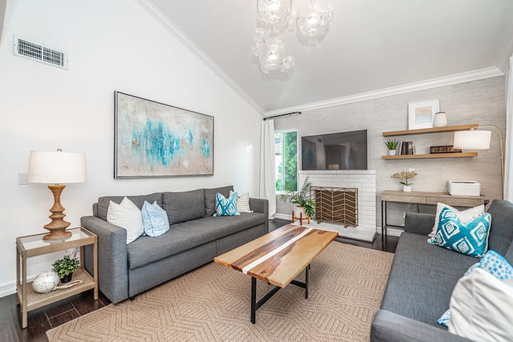 Modern Coastal Retreat-central Oc - Irvine, CA