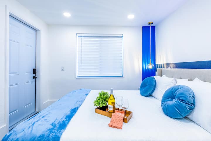 2guest, Near All Entertainment In Miami, - Miami, FL