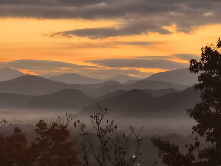 Diamond In The Rustic - Mtn Views And New Hot Tub - Townsend, TN