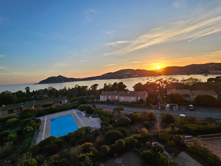Appart T2 Face Mer Avec Clim Et Grande Terrasse - Saint-Raphaël